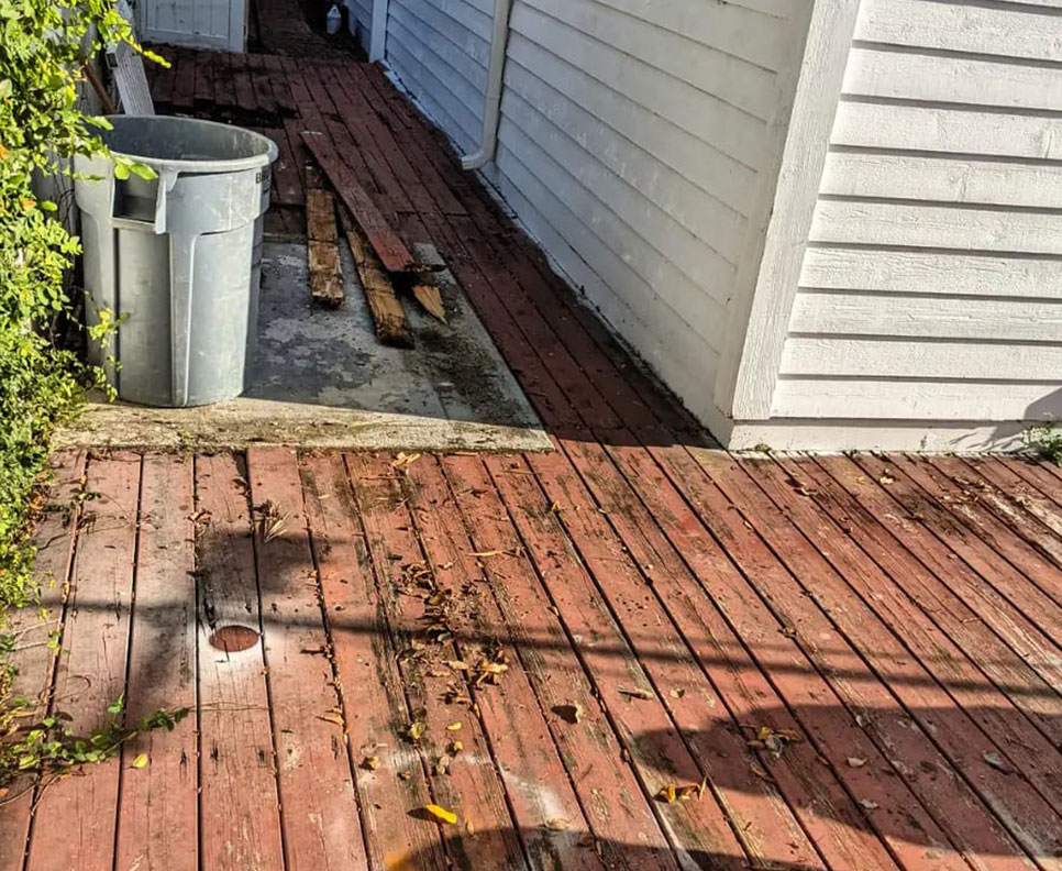 Tampa Bay Deck Removal - G.I.HAUL® Tampa Bay